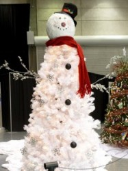 12 Freakishly Crazy Christmas Trees | How Does She