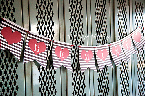 25 DIY Valentine Banner Ideas | How Does She