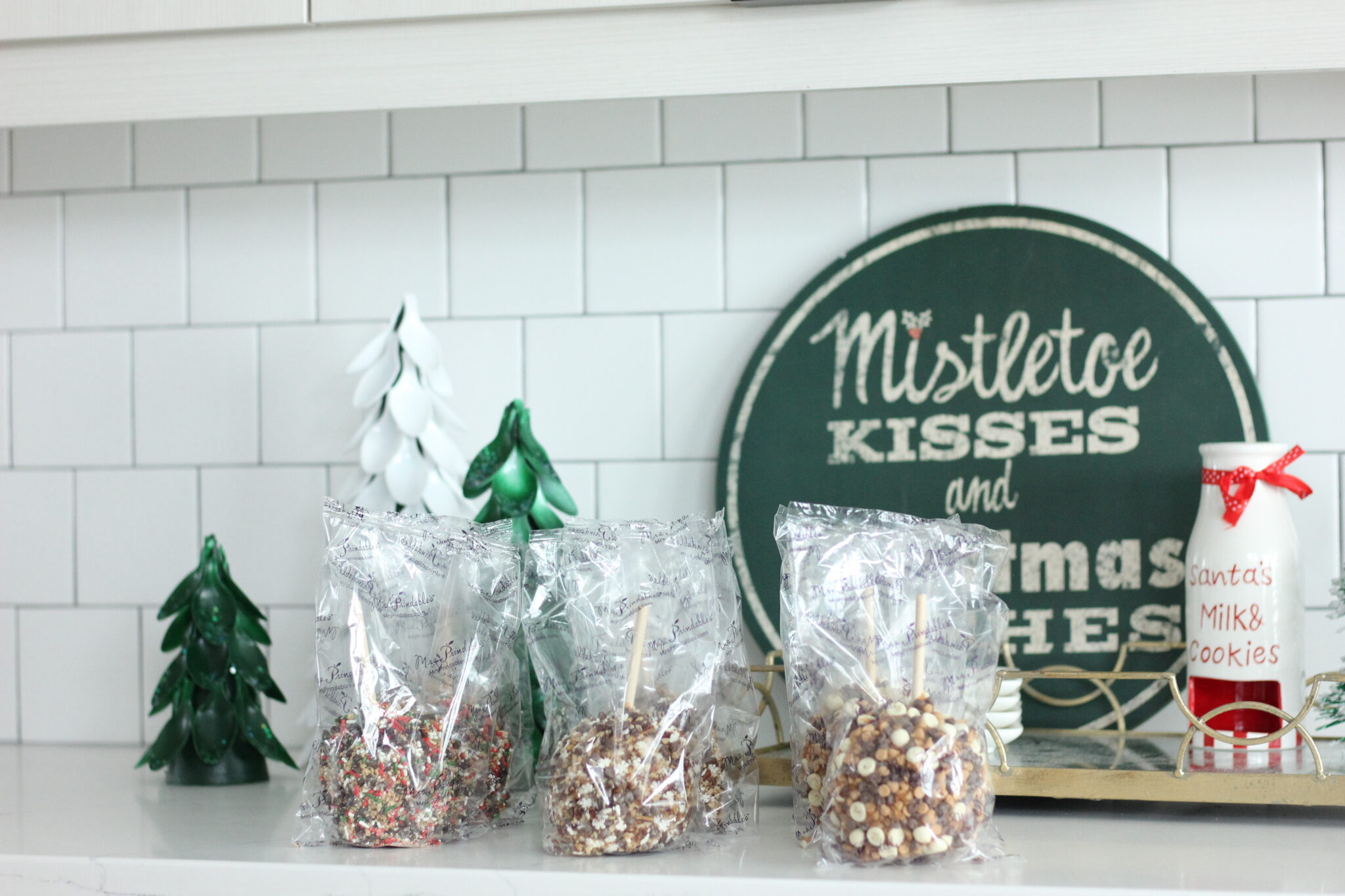 Have a Holly Jolly Christmas! 5+ Festive Faves on Deal | How Does She